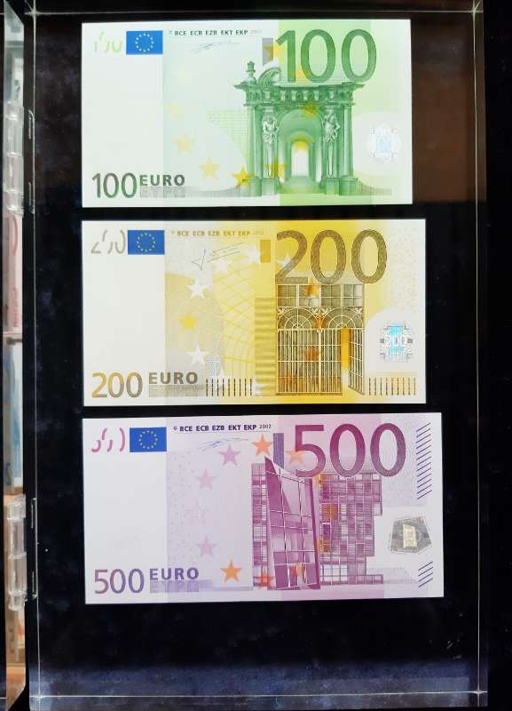 Eurobiljetten in plexiglas 885 Euro UNC